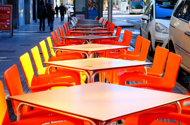 Three Types Of Cafeteria Chairs To Consider For Your Coffee Shop