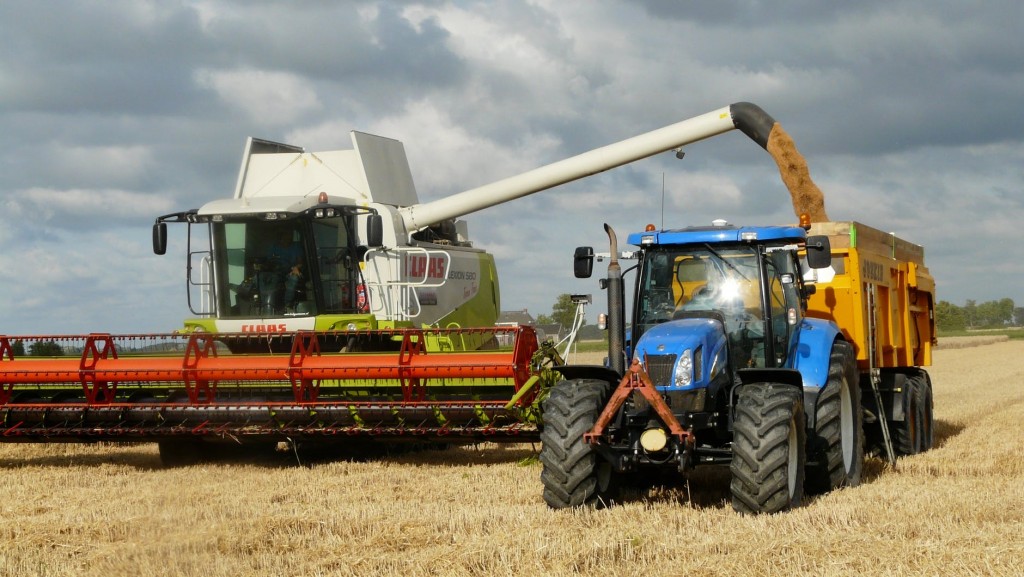 4 Advantages Of A Grain Cart For Farmers